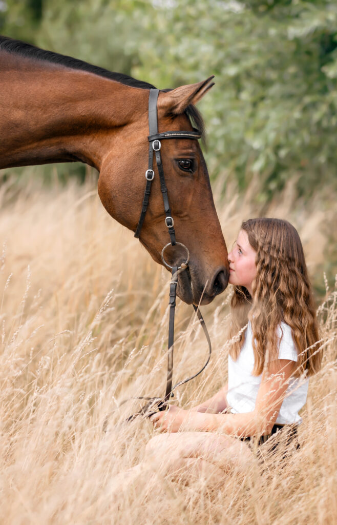Pferdefotografie - Pferdefotoshooting für Reitschulen oder alleine mit deinem Pferd. Ich halte ...